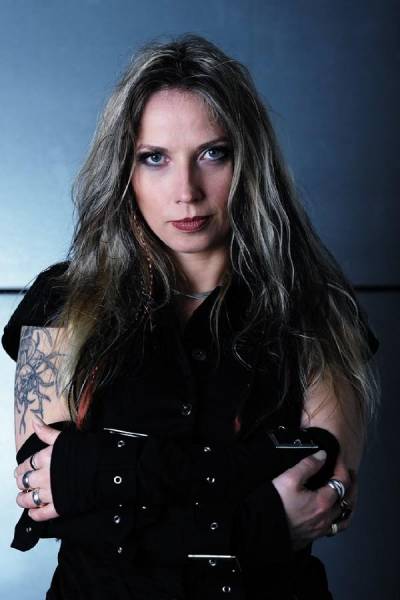 DETALLES DEL DISCO 30 ANIVERSARIO DE HOLY MOSES - The Metal Circus