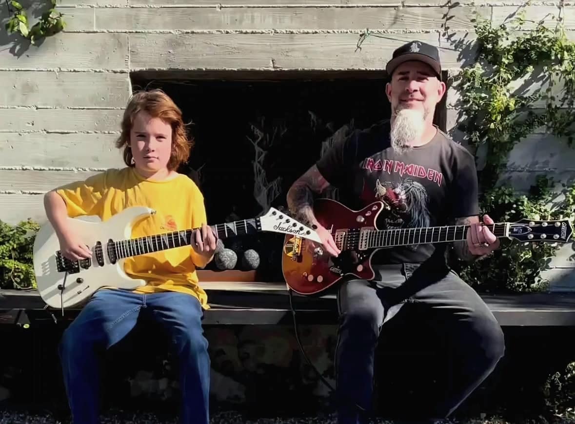 La felicitación de Scott Ian y su hijo a Charlie Benante "estilo ...
